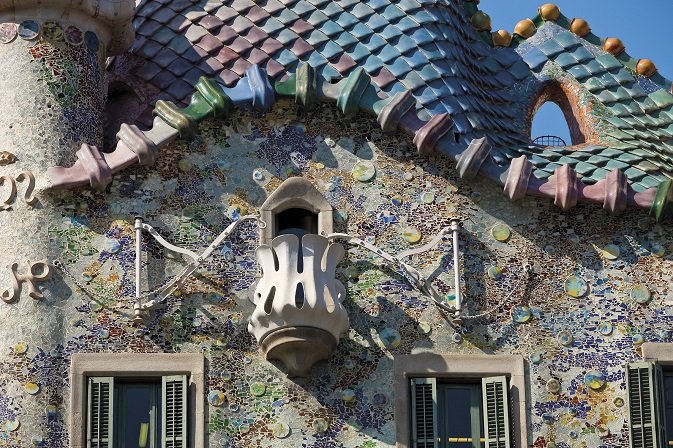 The magic of color in Gaudí's work | Casa Batlló
